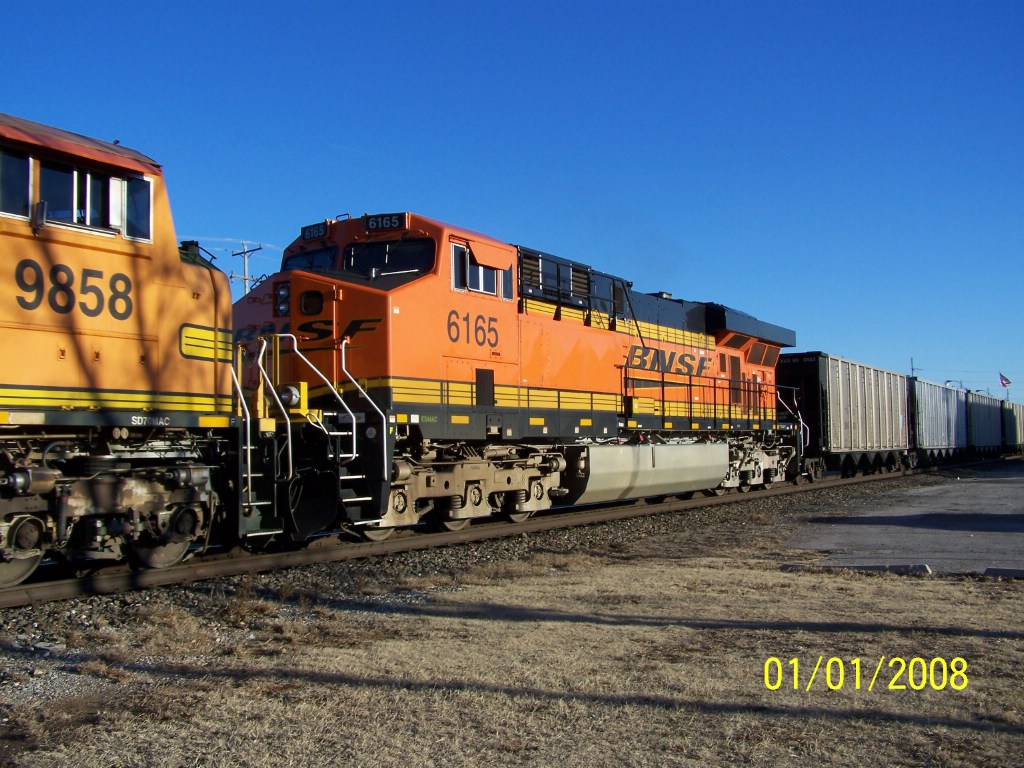 BNSF ES44AC 6165